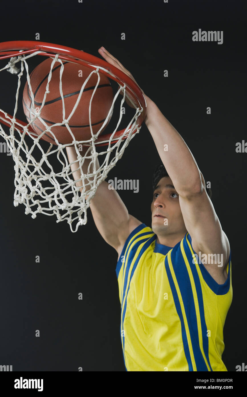 Basketball player dunking a ball Stock Photo - Alamy