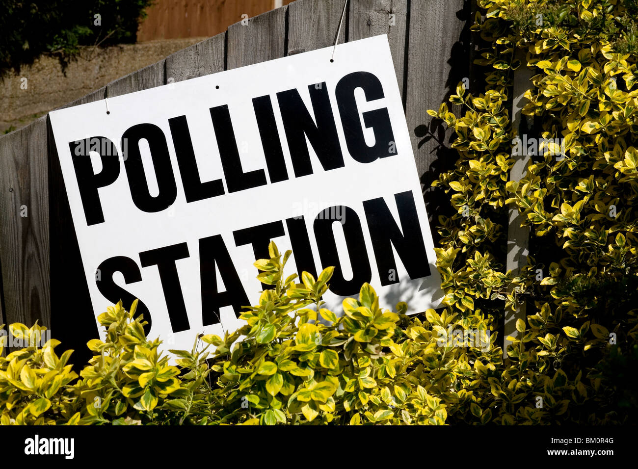 Polling fence hi-res stock photography and images - Alamy