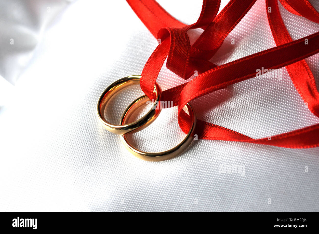 Wedding rings hi-res stock photography and images - Alamy