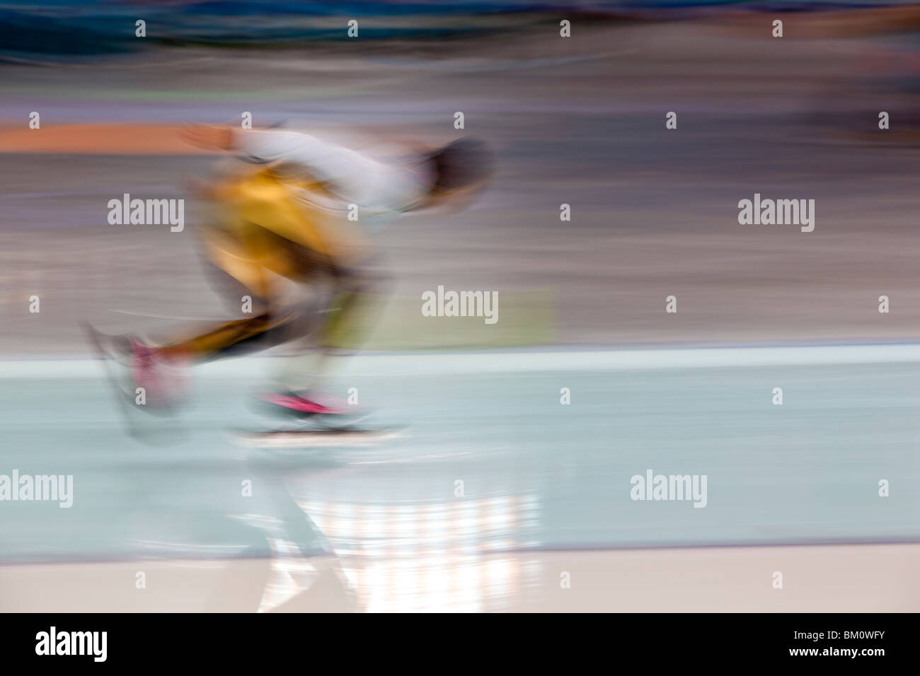 Female speed skating in action Stock Photo - Alamy