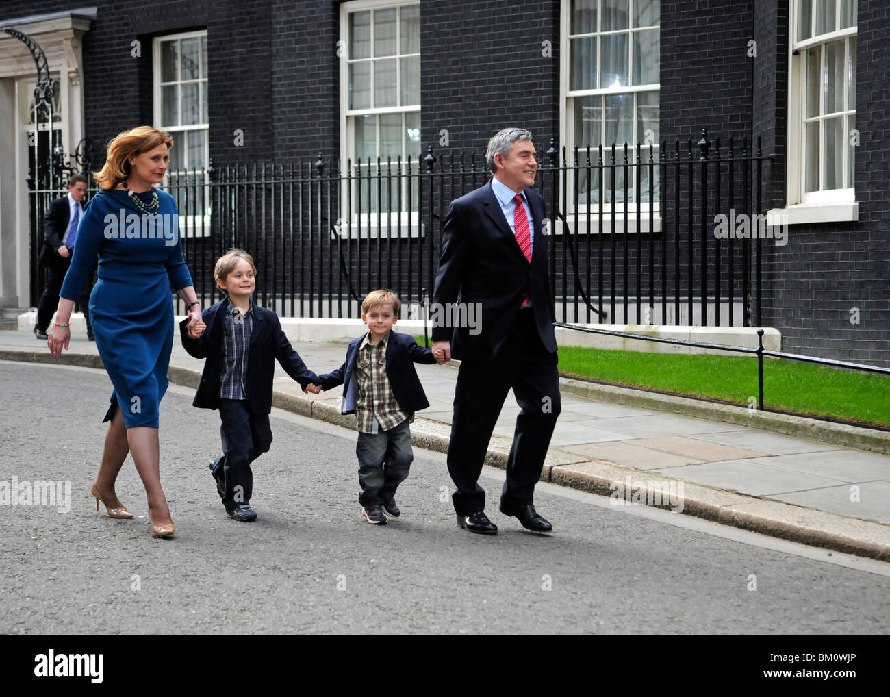 SARAH BROWN GORDON BROWN MP & BOYS PRIME MINISTER 11 May 2010 DOWNING ...