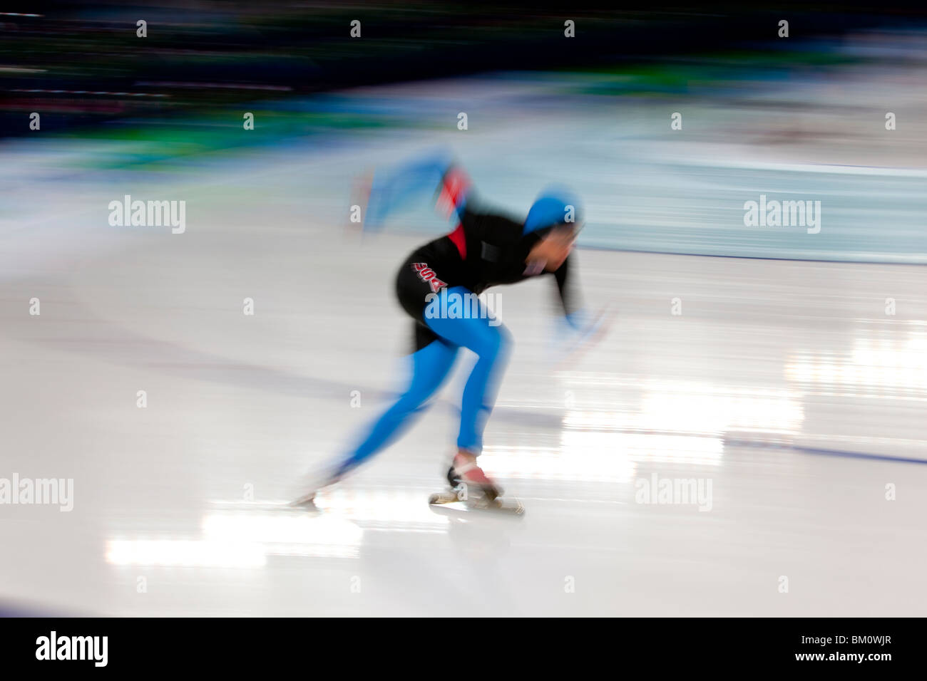 Female speed skating in action Stock Photo - Alamy