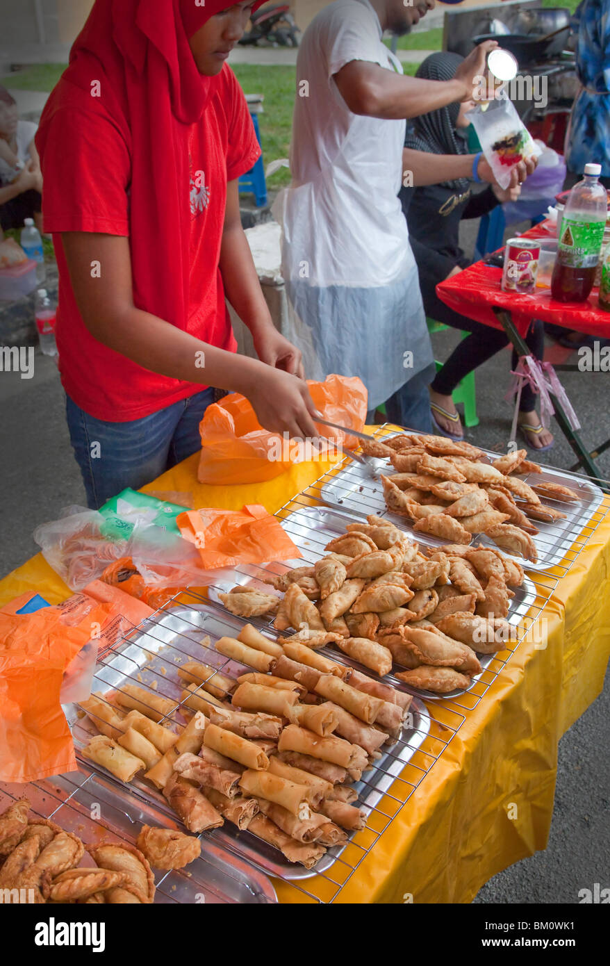 Stall selling curry puffs hi-res stock photography and images - Alamy