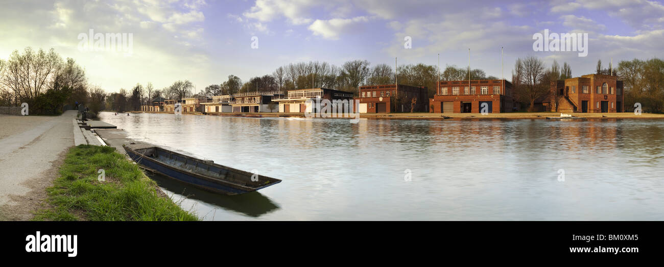 Row boat on the thames hi-res stock photography and images - Alamy