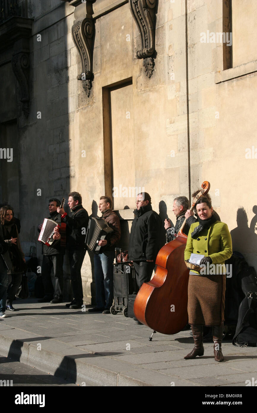 Accordion player paris france hi-res stock photography and images - Alamy