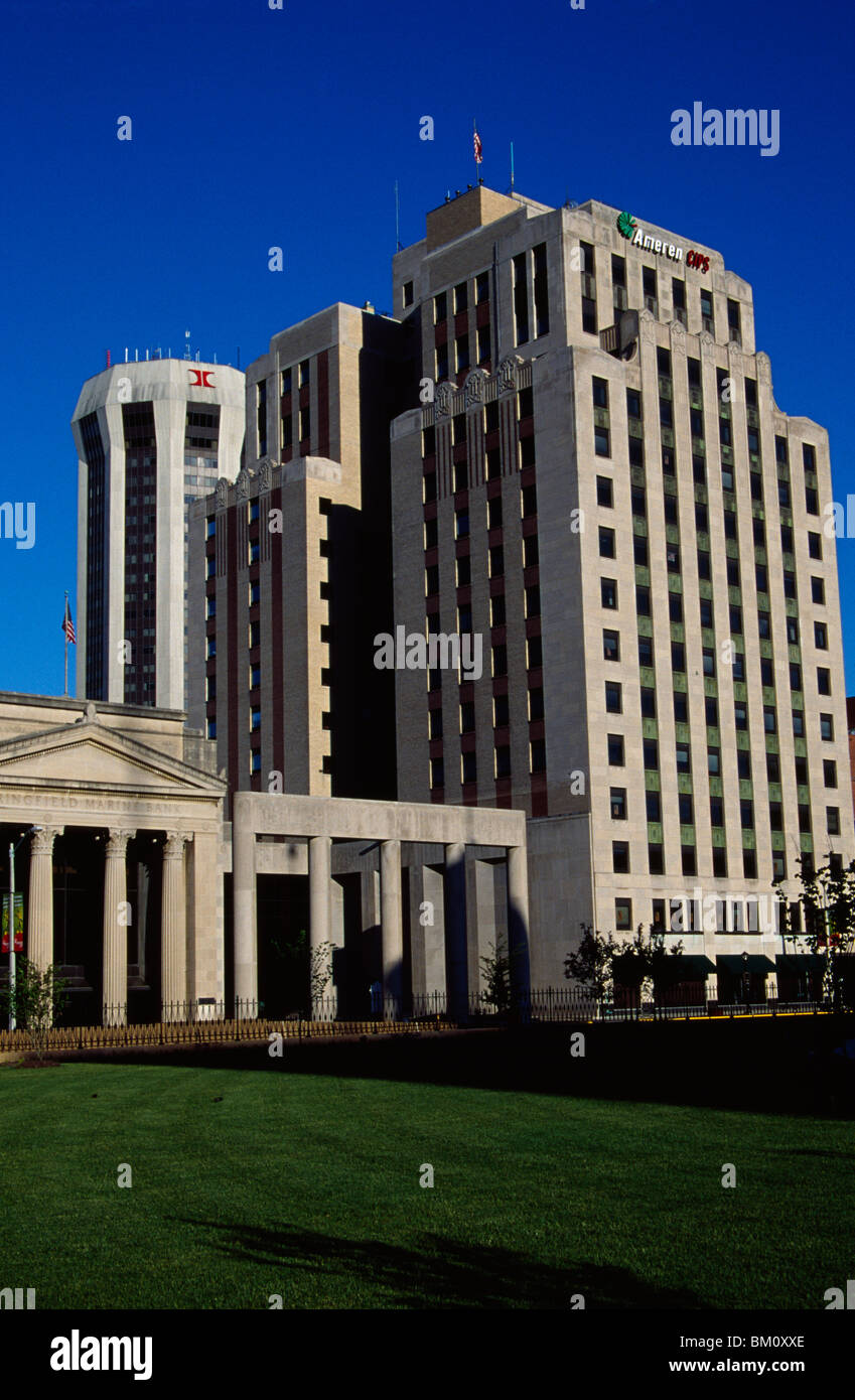 Office building in a city, Ameren CIPS Tower, Springfield, Illinois ...