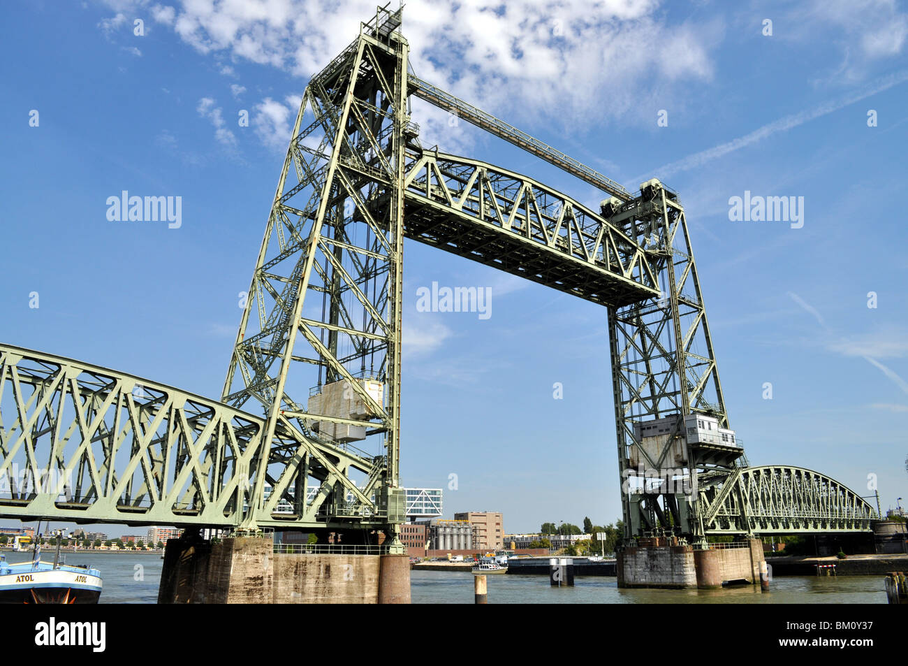 Rotterdam netherlands old railway bridge hi-res stock photography and ...