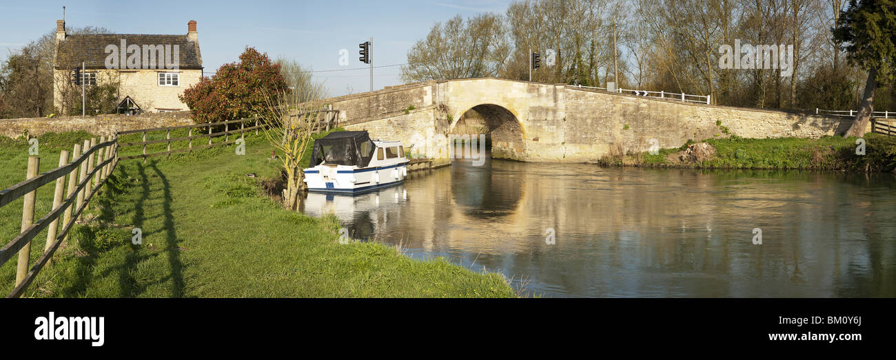 Radcot bridge hi-res stock photography and images - Alamy