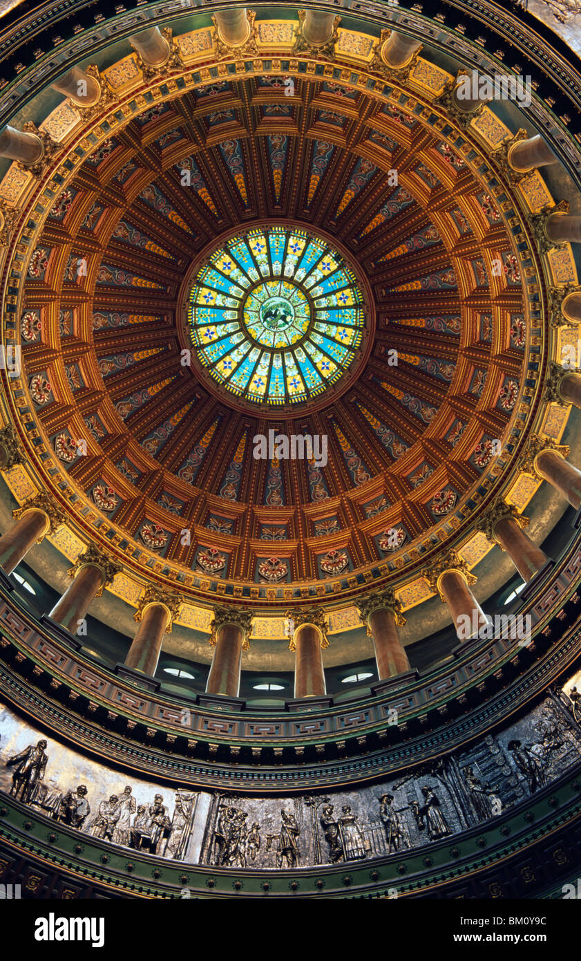 Interiors of a government building, Illinois State Capitol, Springfield ...