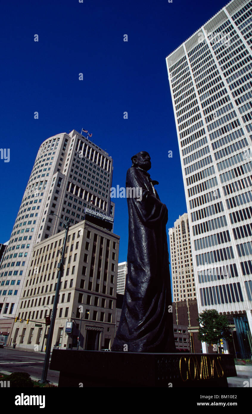 Statue in front of buildings, Comidas Statue, Detroit, Michigan, USA ...