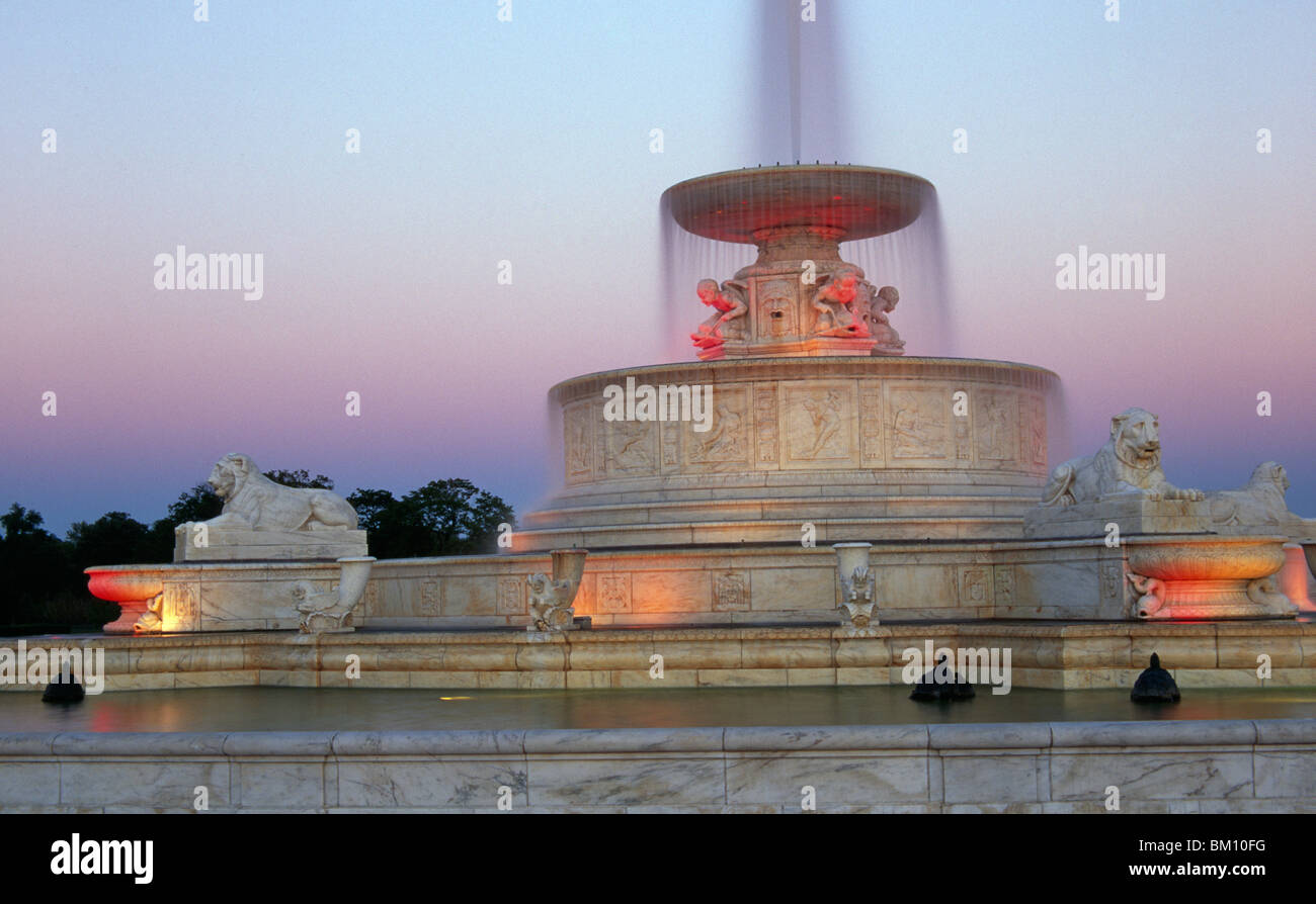 Fountain in a park, Scott Memorial Fountain, Belle Isle Park, Detroit ...