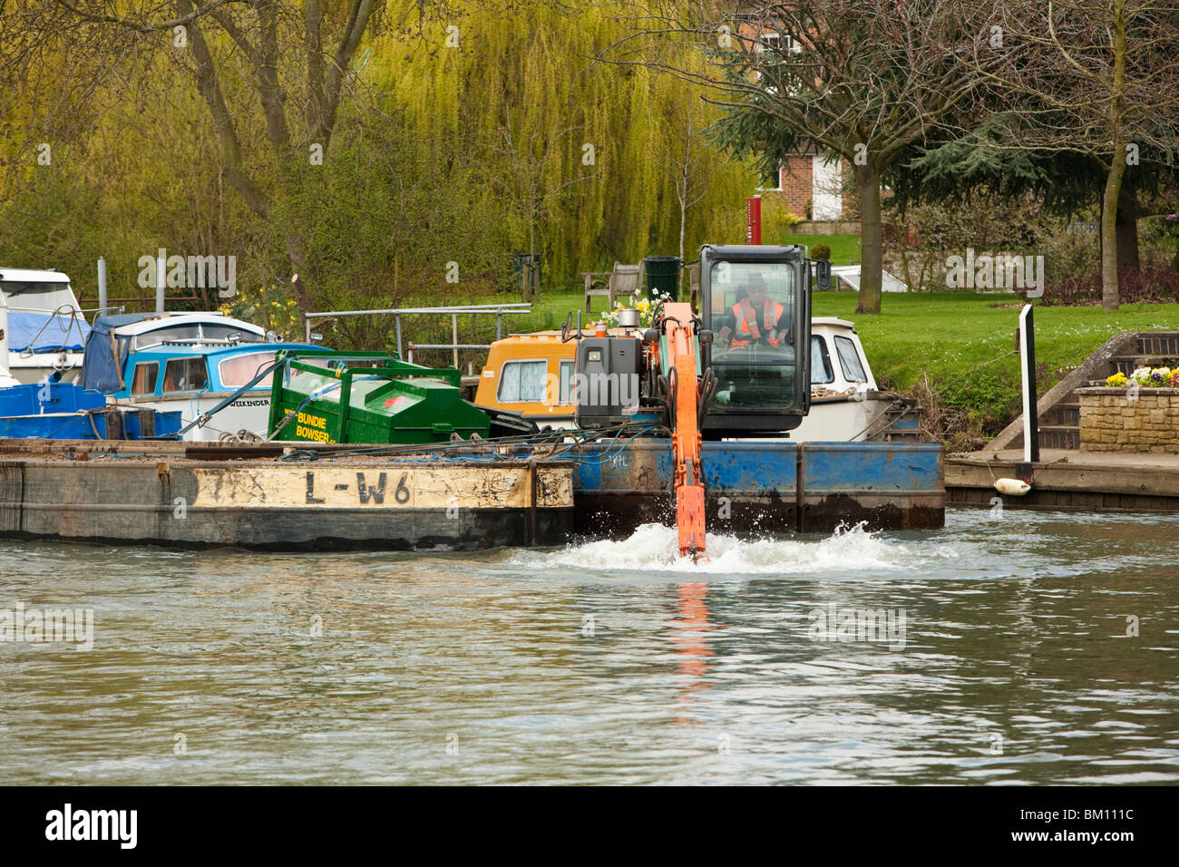 Dredger working along the River Thames in the centre of Abingdon in ...