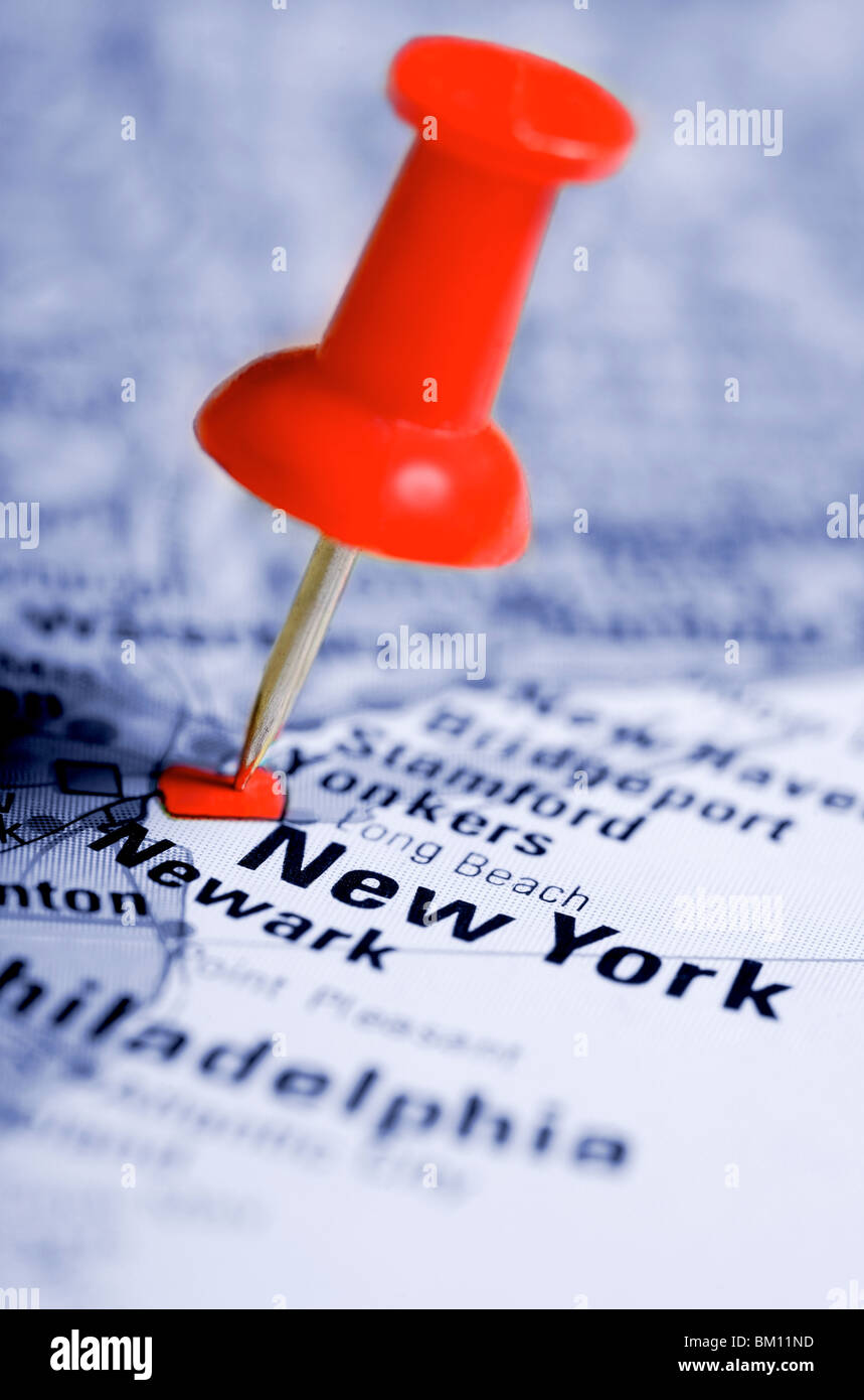 Red map pin in road hi-res stock photography and images - Alamy