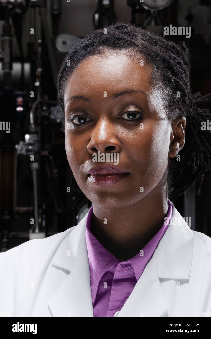 Portrait of a female doctor in a laboratory Stock Photo - Alamy