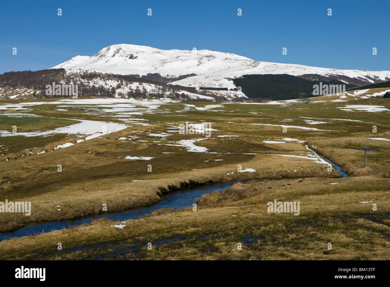 French volcanoes hi-res stock photography and images - Alamy