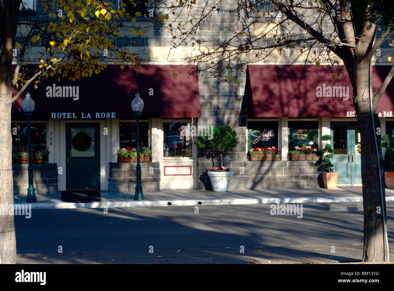 Hotel La Rose, Railroad Plaza, Santa Rosa, CA Stock Photo - Alamy