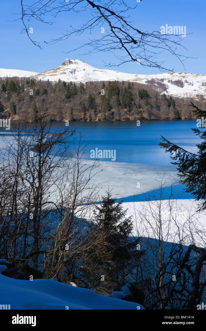 French volcanoes hi-res stock photography and images - Alamy