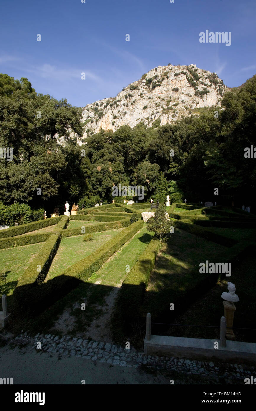 The Italian Garden style Maretto, Villa d'Ayala, river Sele valley ...