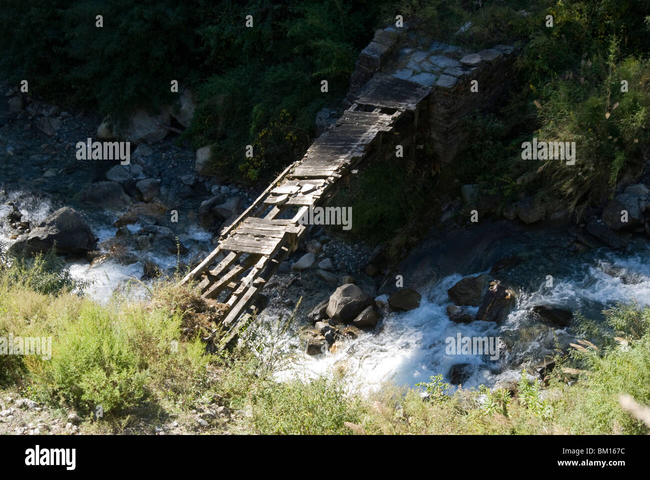 Derelict bridge, near Kalopani, Annapurna Circuit, Nepal Stock Photo ...