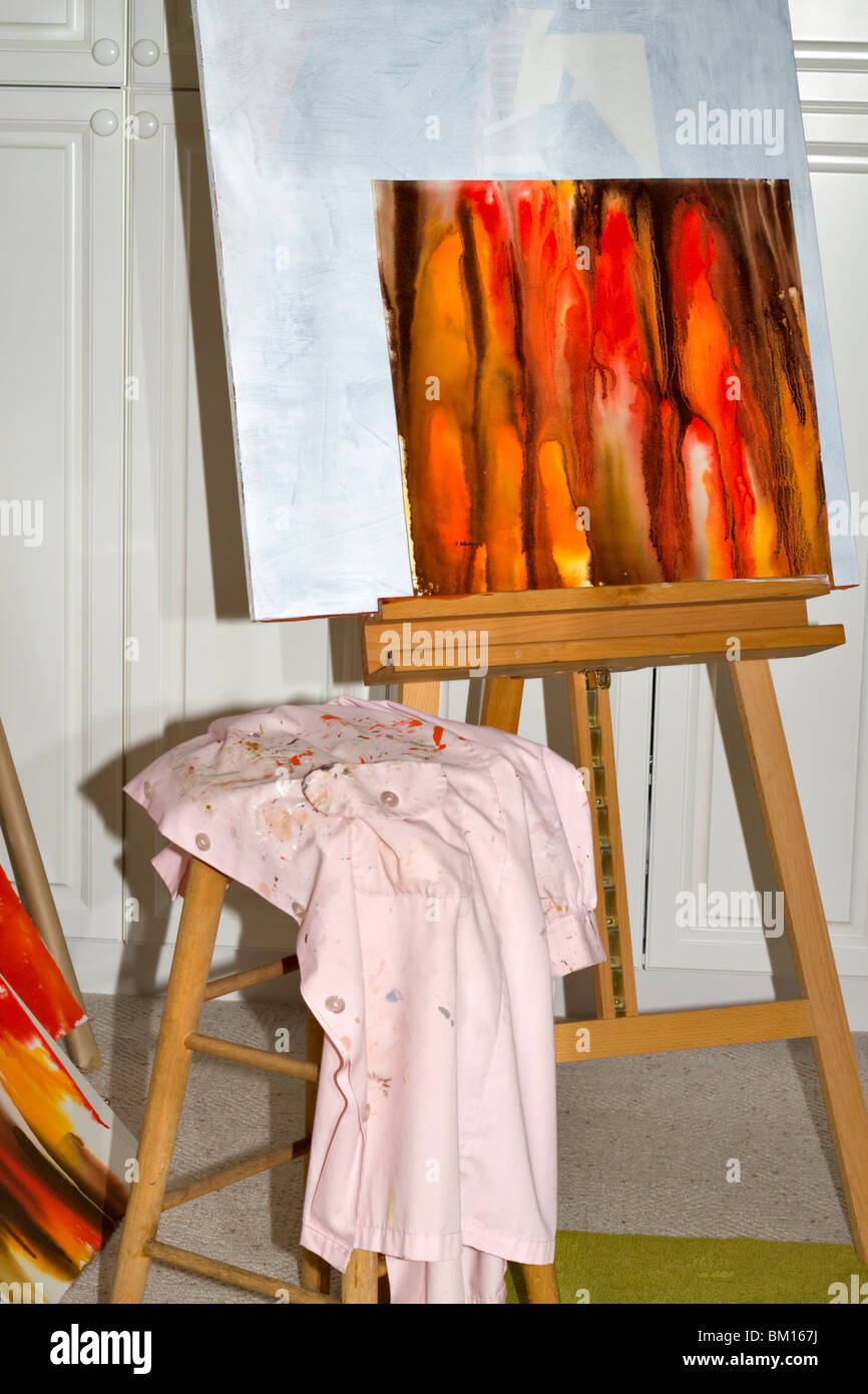 Artist smock nobody hi-res stock photography and images - Alamy