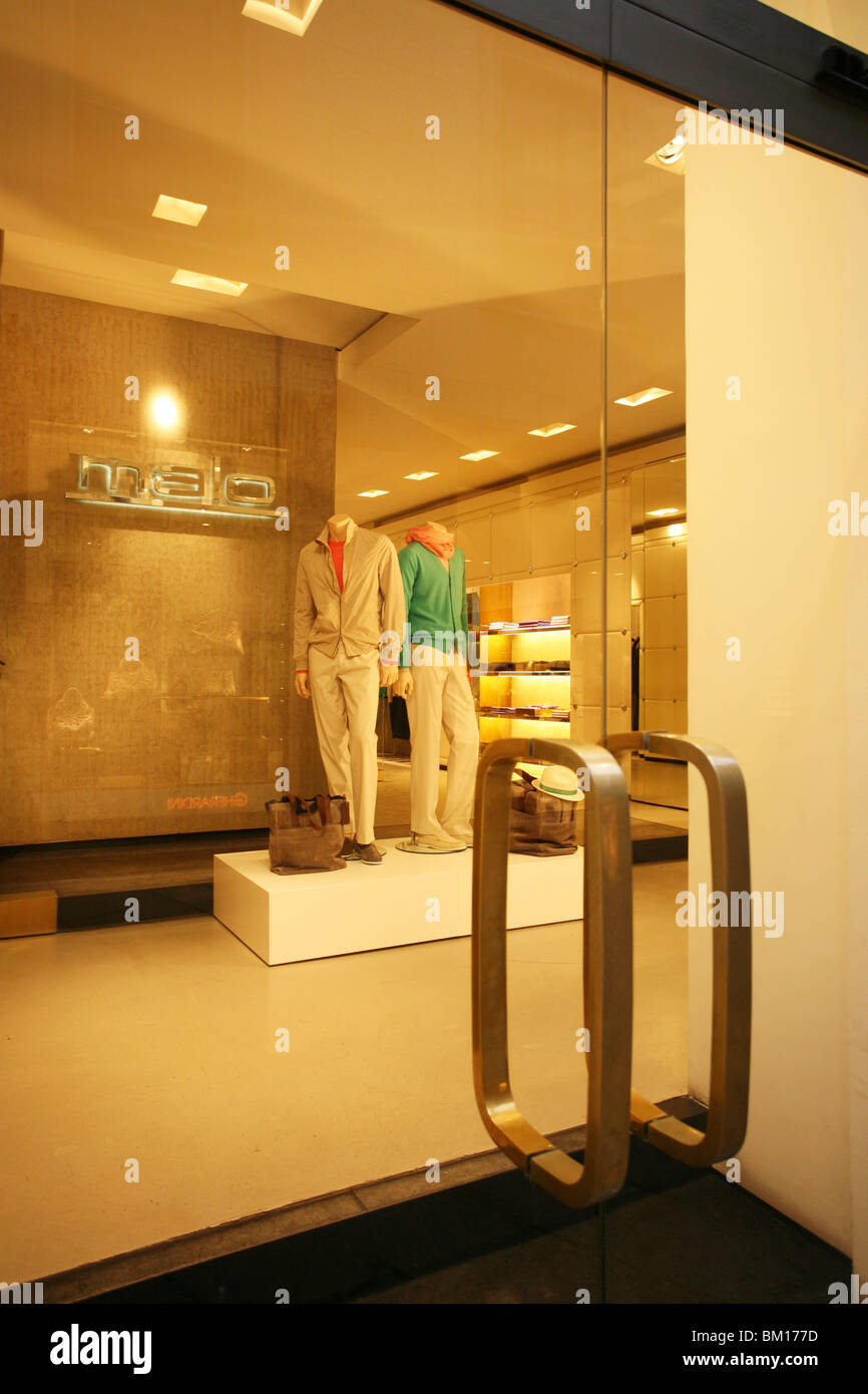 Via della spiga sign hi-res stock photography and images - Alamy