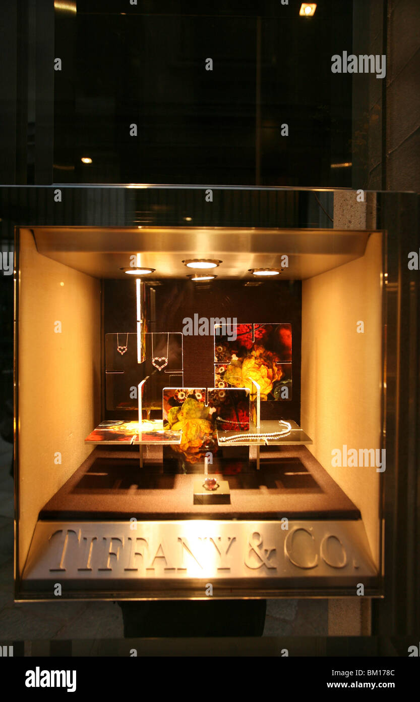 Tiffany & Co shop window, Via della Spiga 197 street, Milan, Lombardy ...