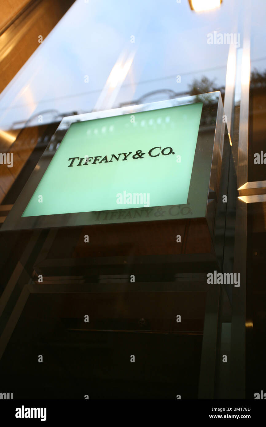 Tiffany & Co shop window, Via della Spiga 197 street, Milan, Lombardy ...