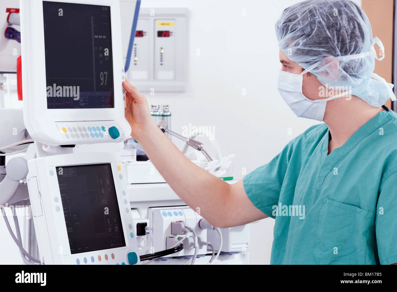 Cardiac monitor hi-res stock photography and images - Alamy