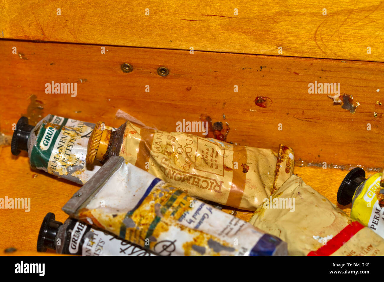 Box of paint tubes hi-res stock photography and images - Alamy