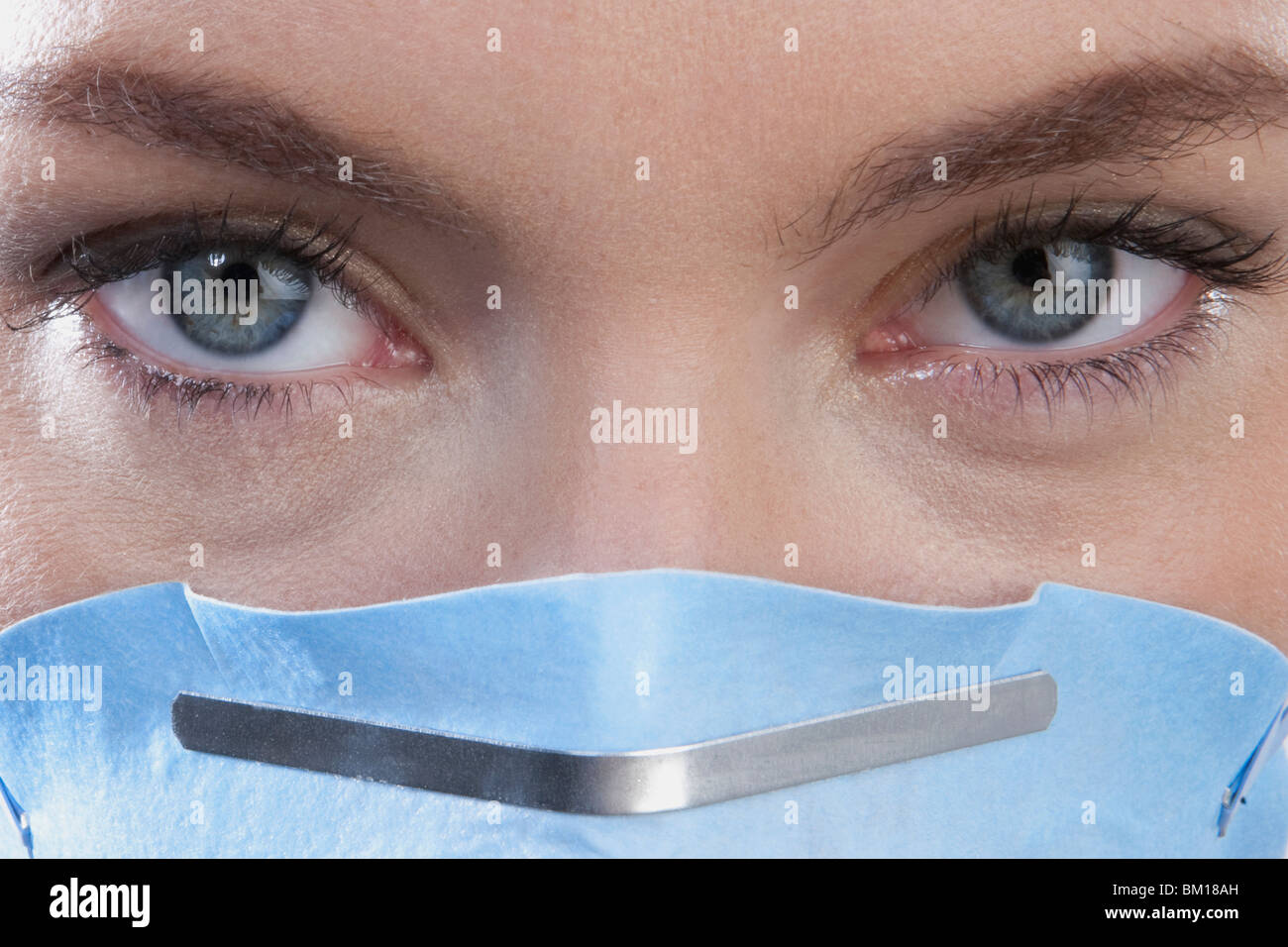 Female doctor wearing a flu mask Stock Photo - Alamy