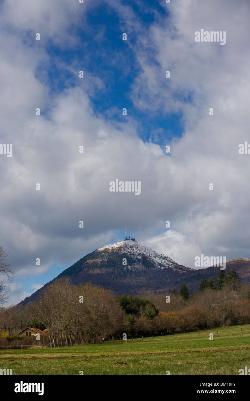 Chain of auvergne volcanoes hi-res stock photography and images - Alamy