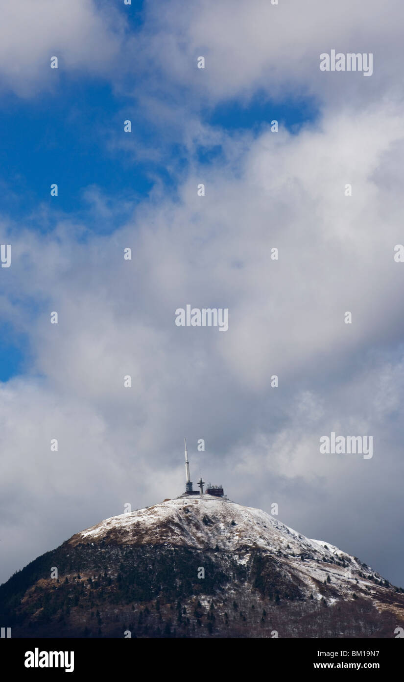 Chain of the volcanoes of auvergne hi-res stock photography and images ...