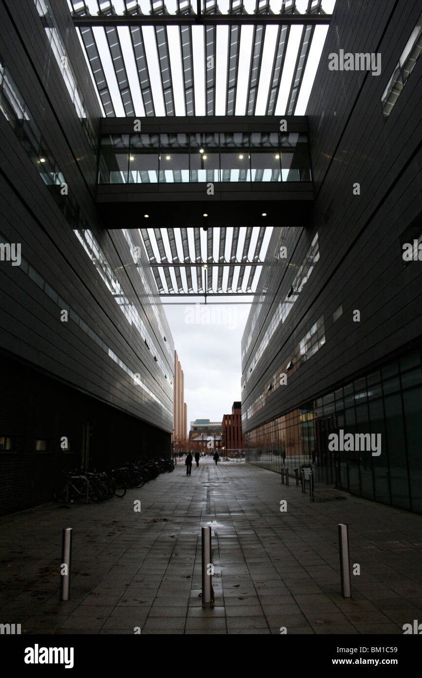 University of manchester building hi-res stock photography and images ...