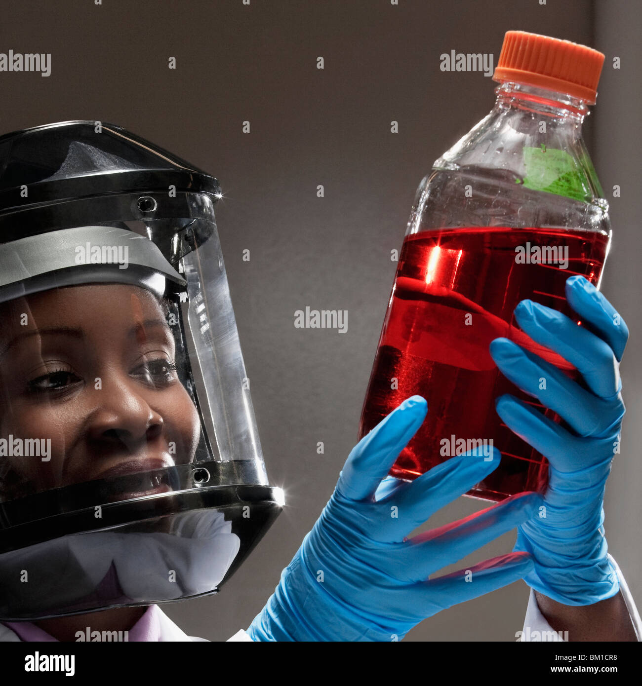 Female doctor holding a bottle of solution in a laboratory Stock Photo ...
