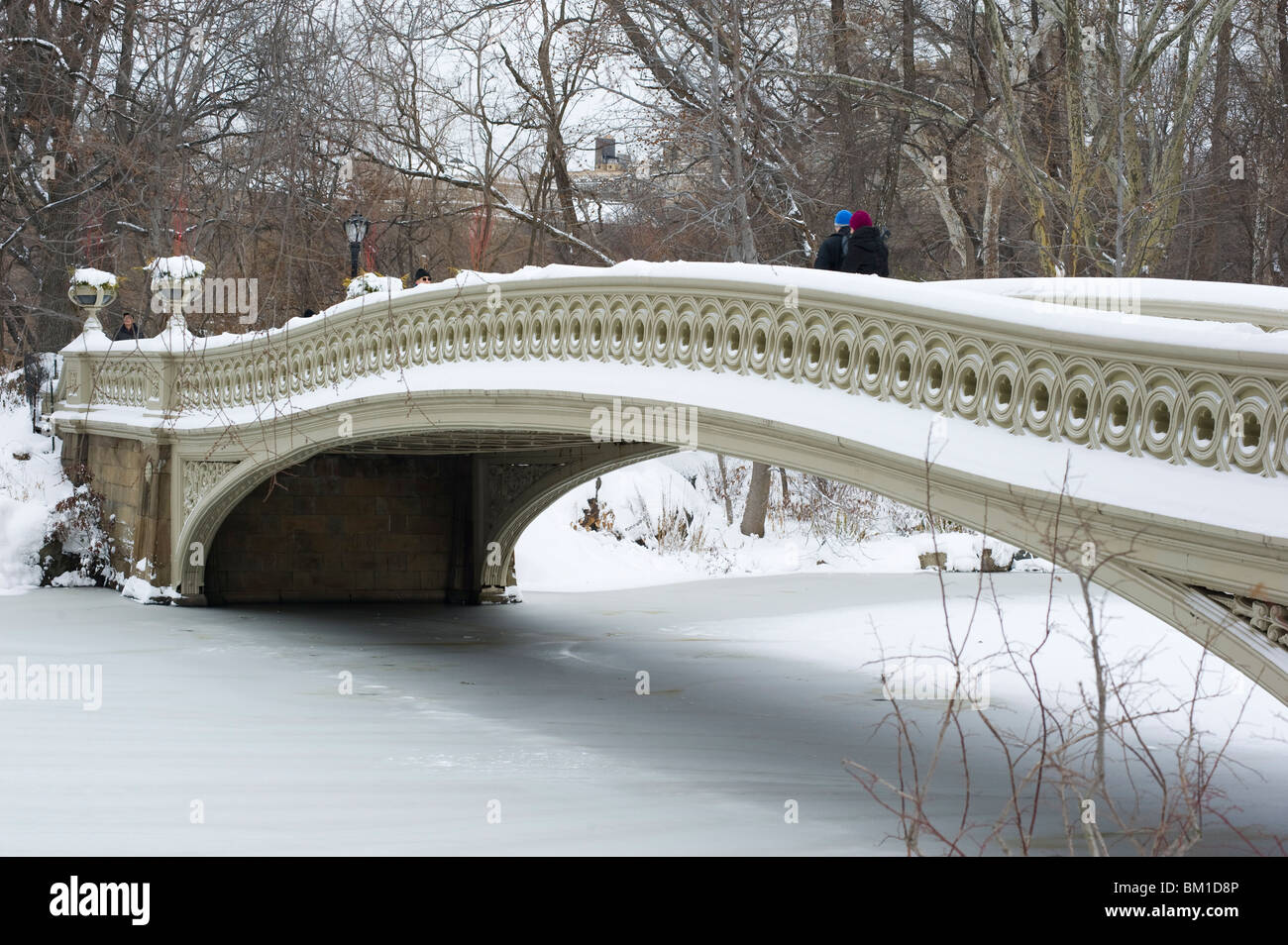 People walking across bridge hi-res stock photography and images - Alamy