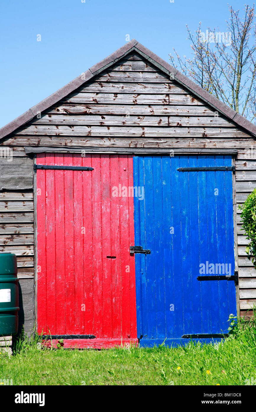 Blue shed door hi-res stock photography and images - Alamy
