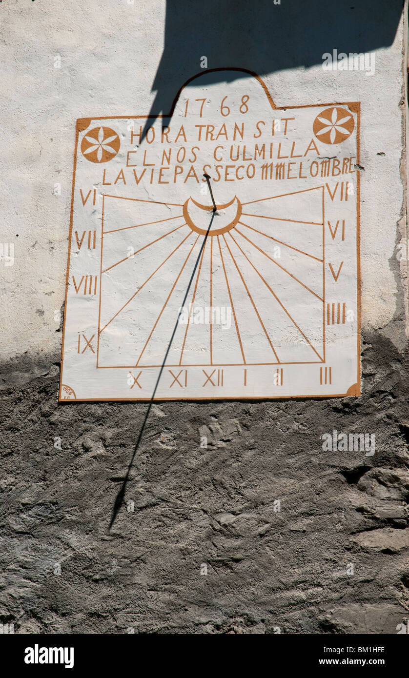 Sundial building france hi-res stock photography and images - Alamy