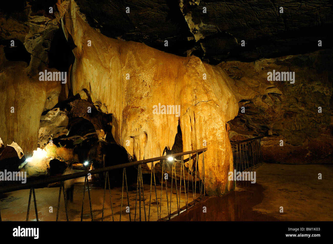 Echo caves hi-res stock photography and images - Alamy