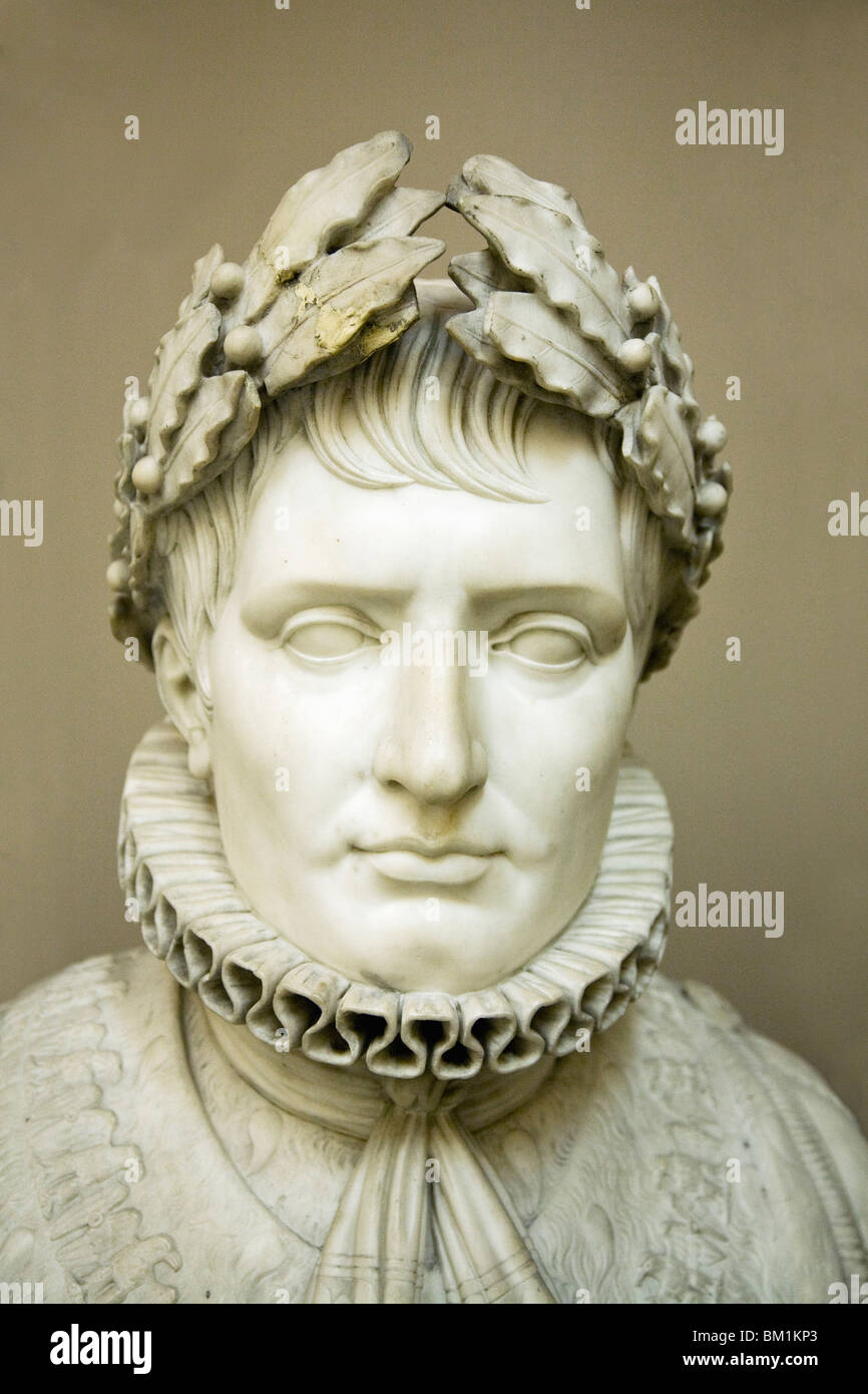 Bust of napoleon hi-res stock photography and images - Alamy