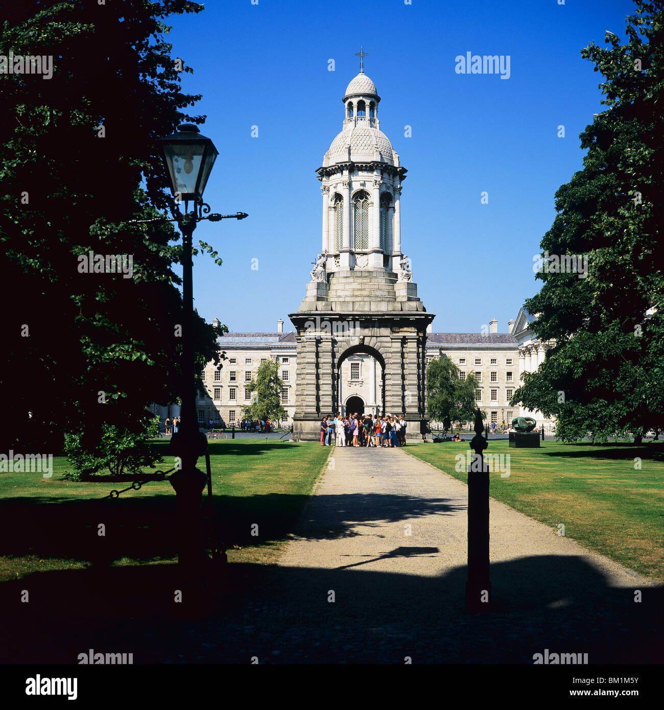 Library square hi-res stock photography and images - Alamy