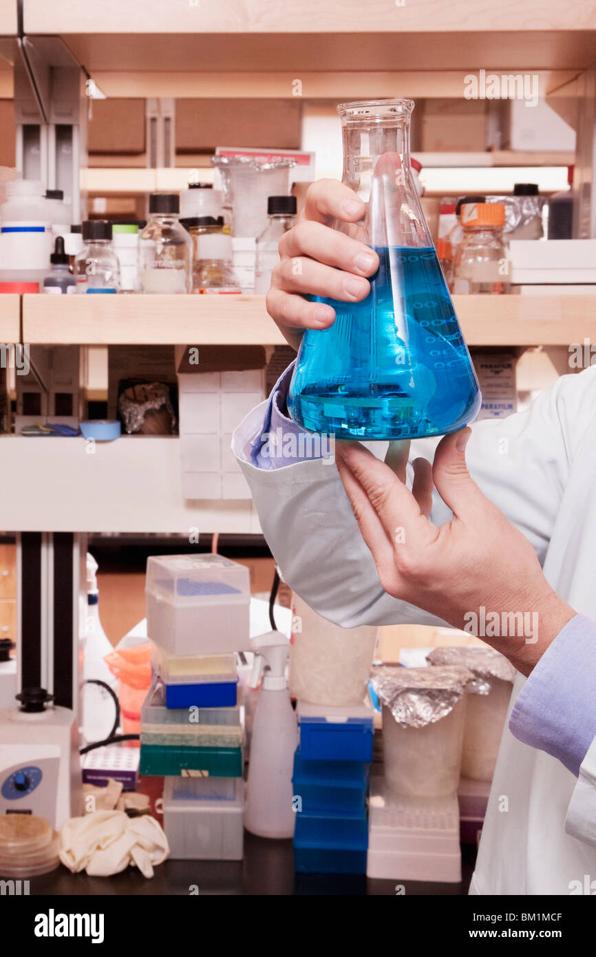 Blue conical flask hi-res stock photography and images - Alamy