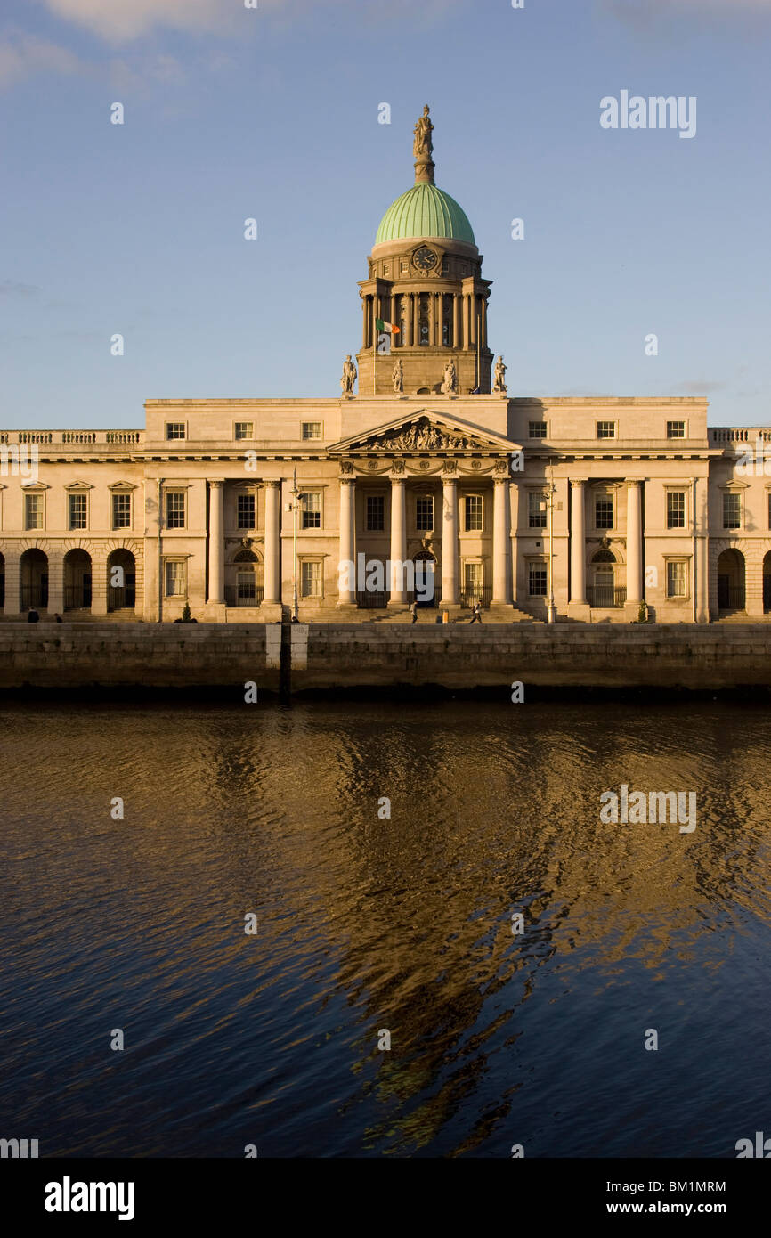 The custom house quay hi-res stock photography and images - Alamy