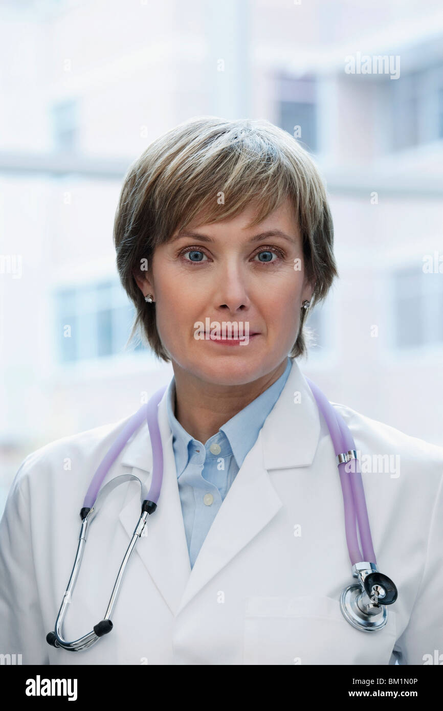 Portrait of a female doctor Stock Photo - Alamy