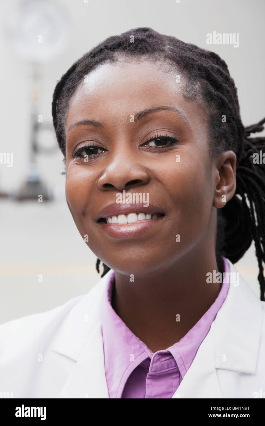 Portrait of a female doctor smiling Stock Photo - Alamy