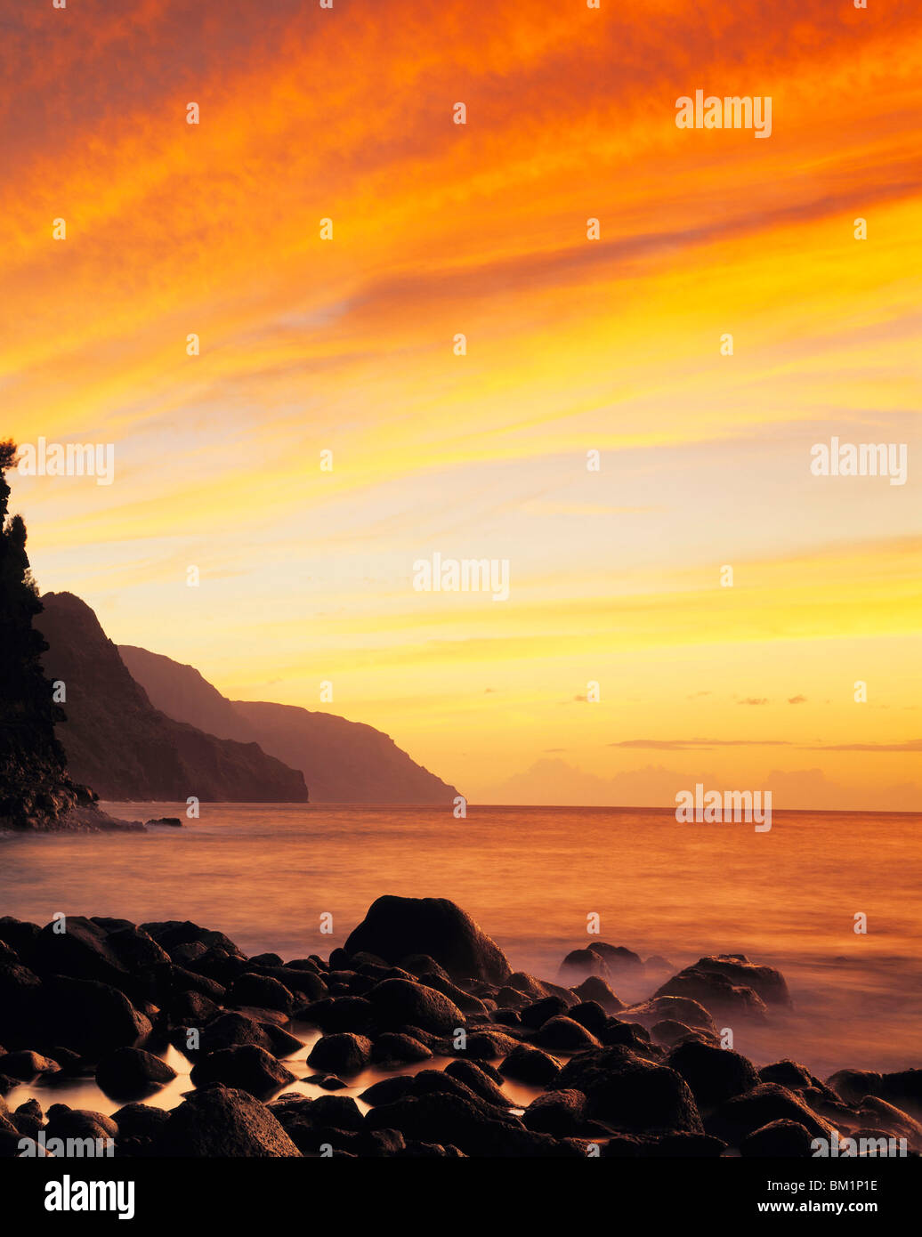 Haena haena state park beach hi-res stock photography and images - Alamy