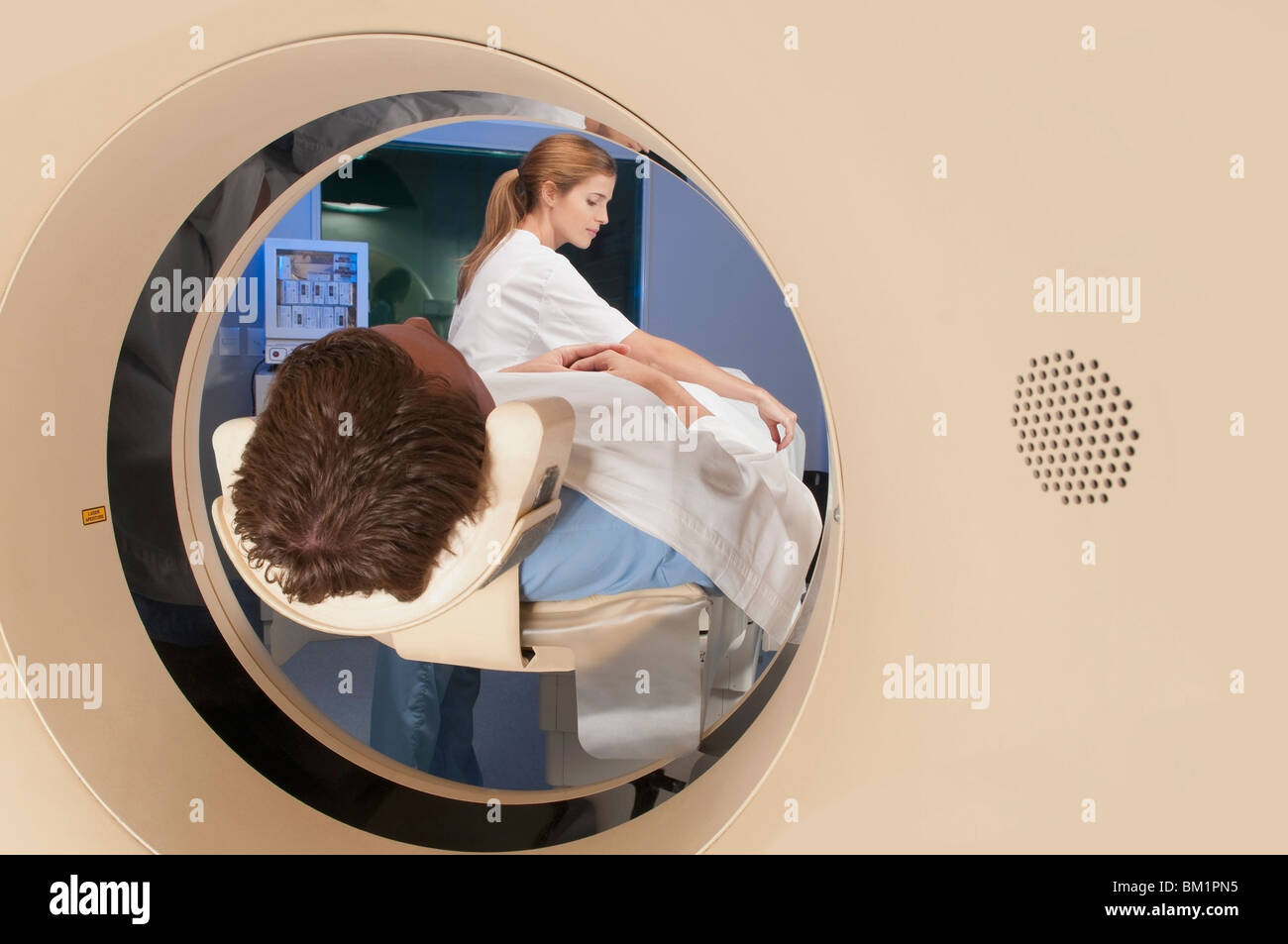 Mri scanner screen hi-res stock photography and images - Alamy