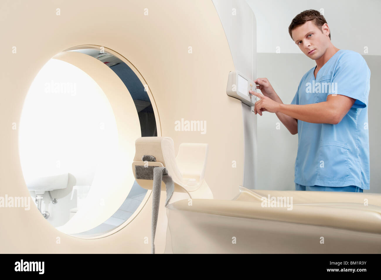 Technician operating an MRI scanner Stock Photo - Alamy