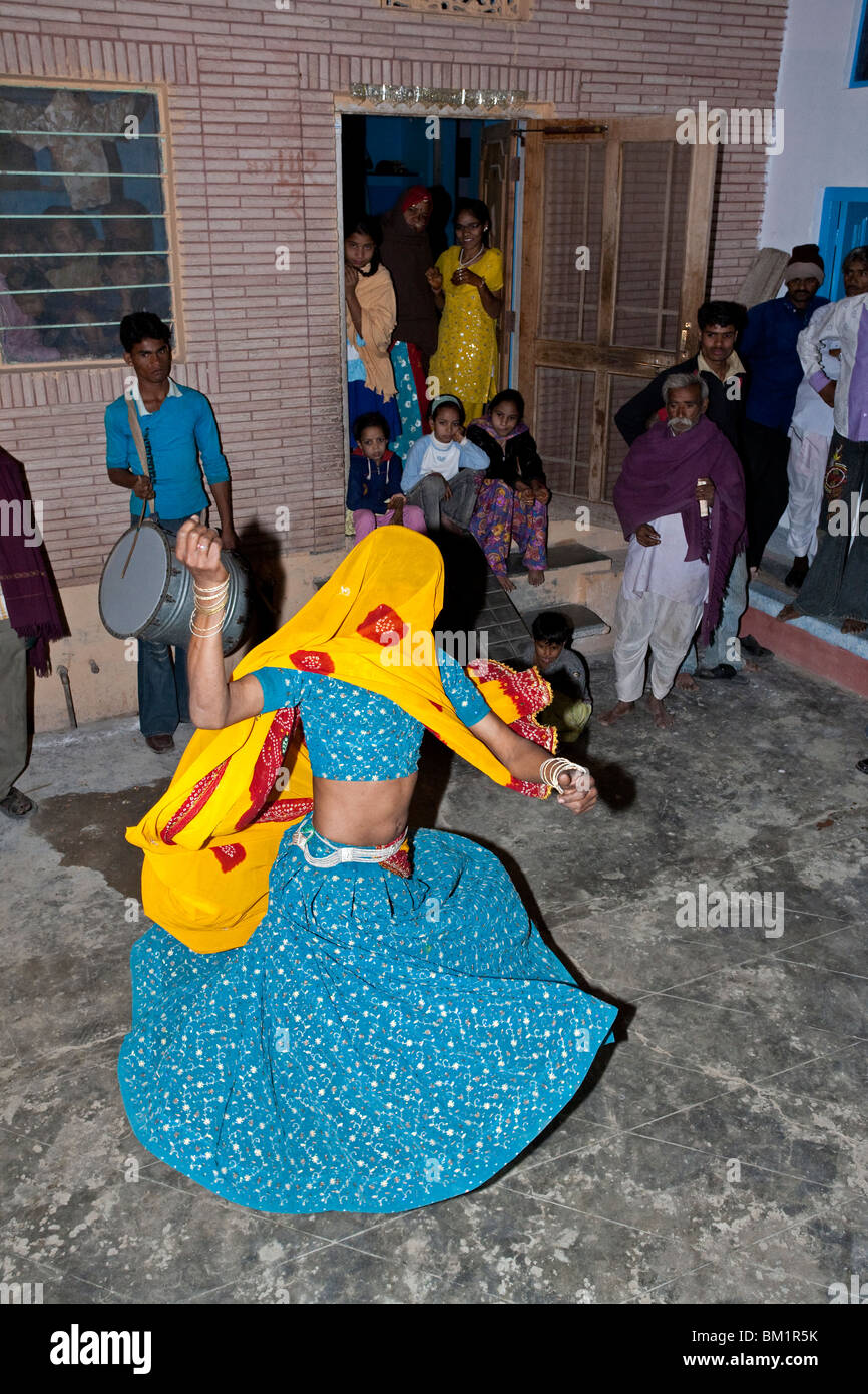 India ritual dance hi-res stock photography and images - Alamy