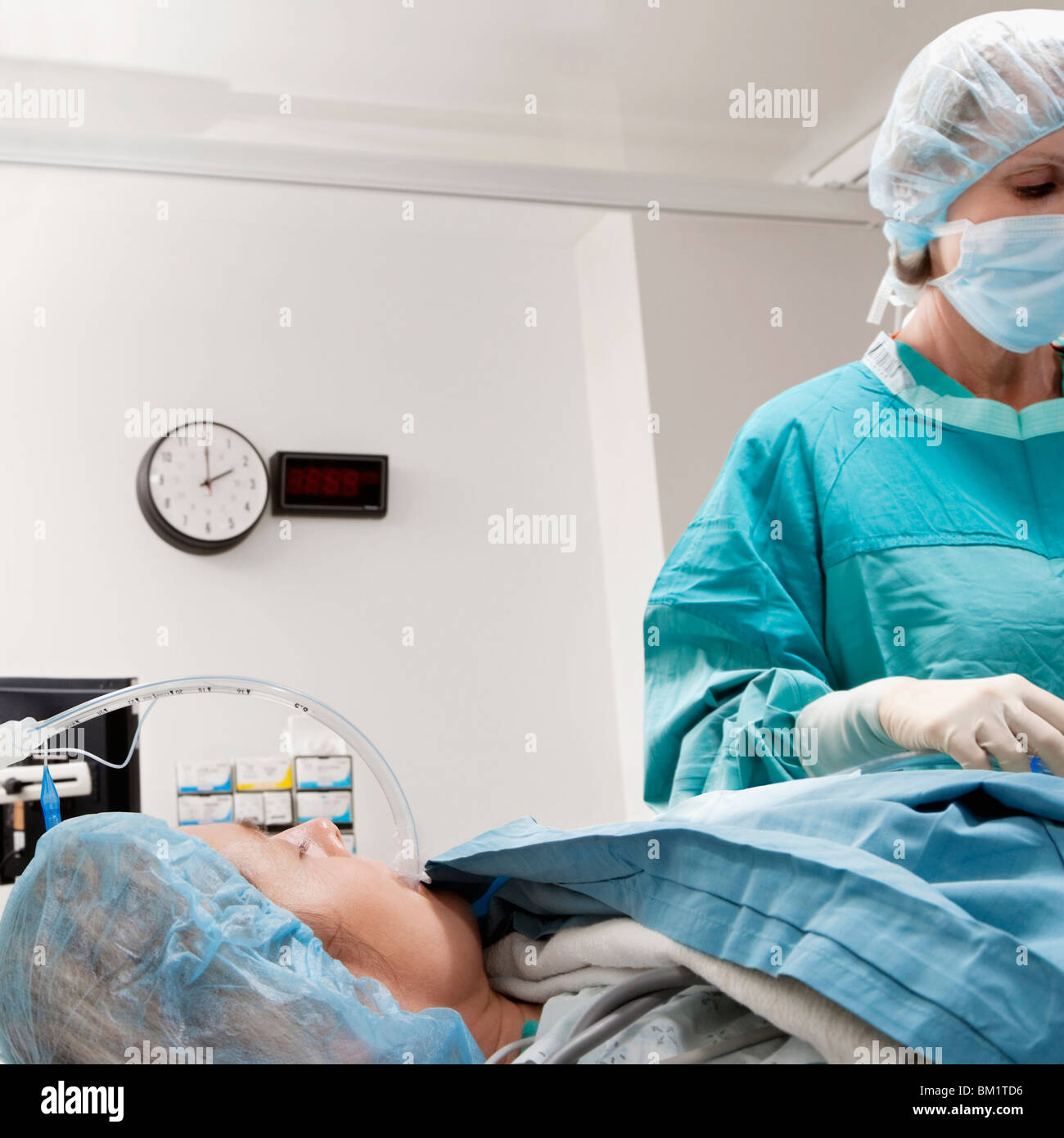 Operating theatre clock hi-res stock photography and images - Alamy