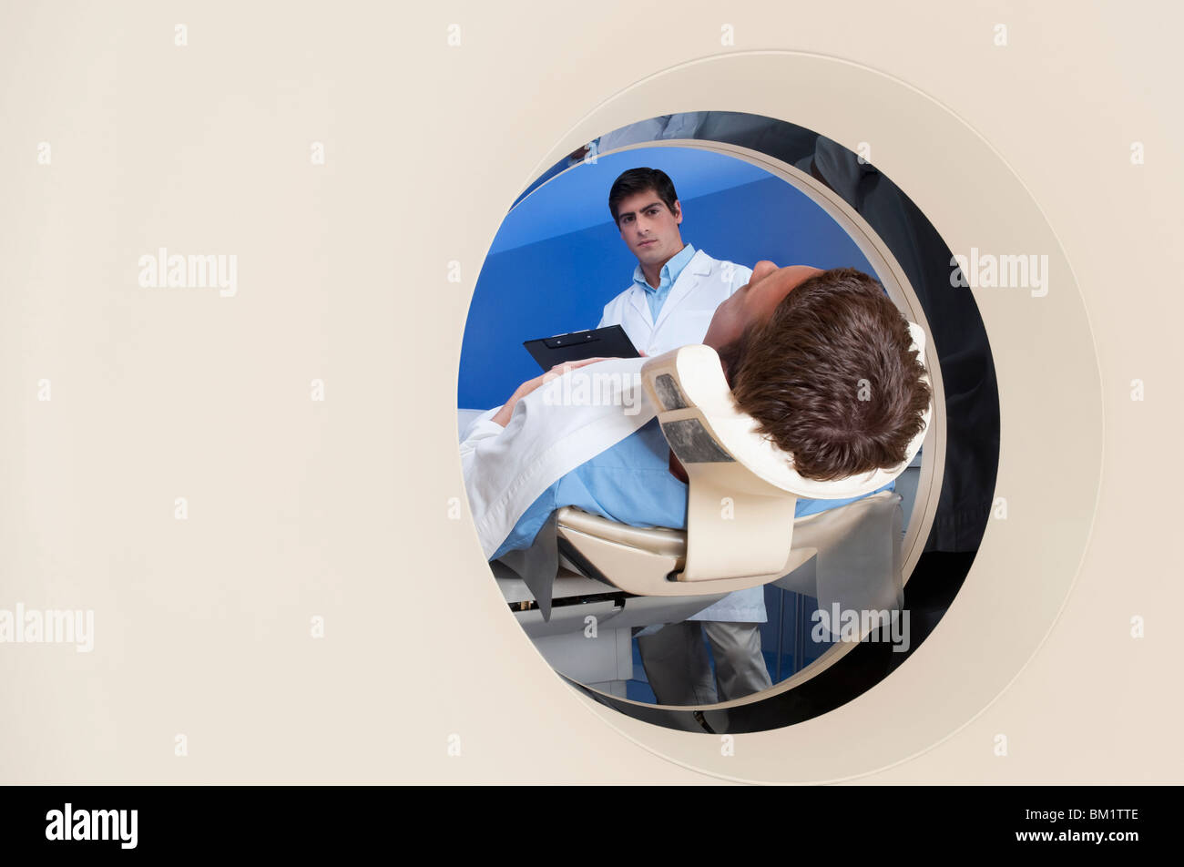 Mri scanner hi-res stock photography and images - Alamy